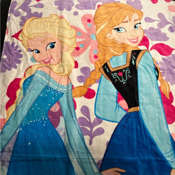 Disney | Bath | Disney Frozen Anna And Elsa Beach Towel Brand New ...
